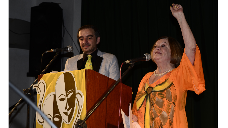 Larroque :: “La fiesta está servida”, comenzó el “V Festival de Teatro ...